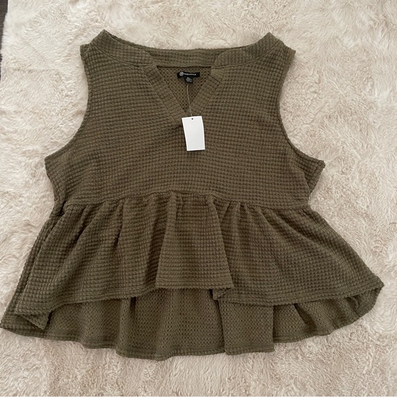 Versona | Tops | Nwt Green Versona Top | Poshmark